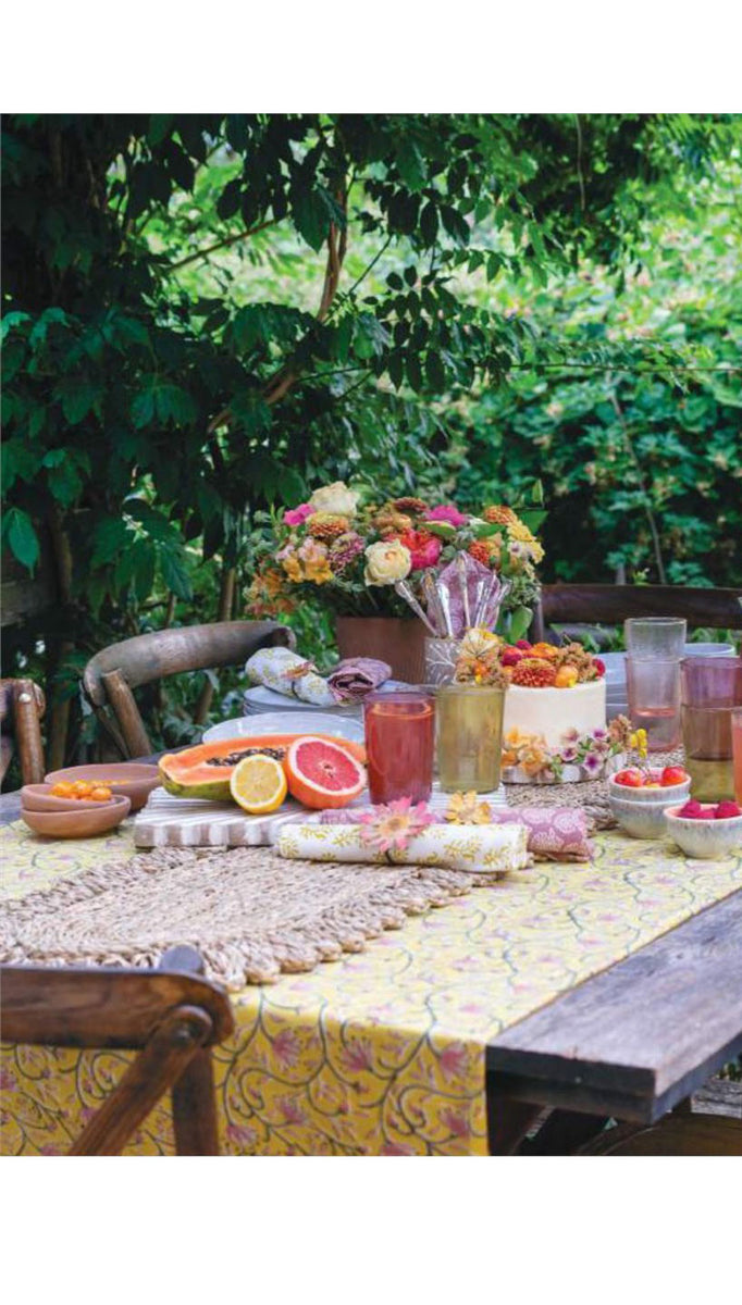 Scallop Edge Seagrass Table Runner – Nouveau and Vintage